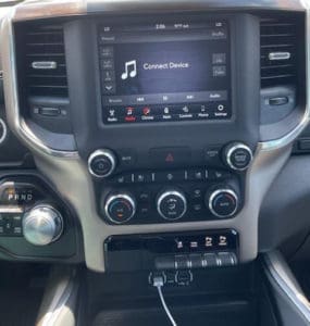 RAM 8.4 Inch Screen Uconnect 4C NAV UAV / UAM Upgrade 2019 - 2021